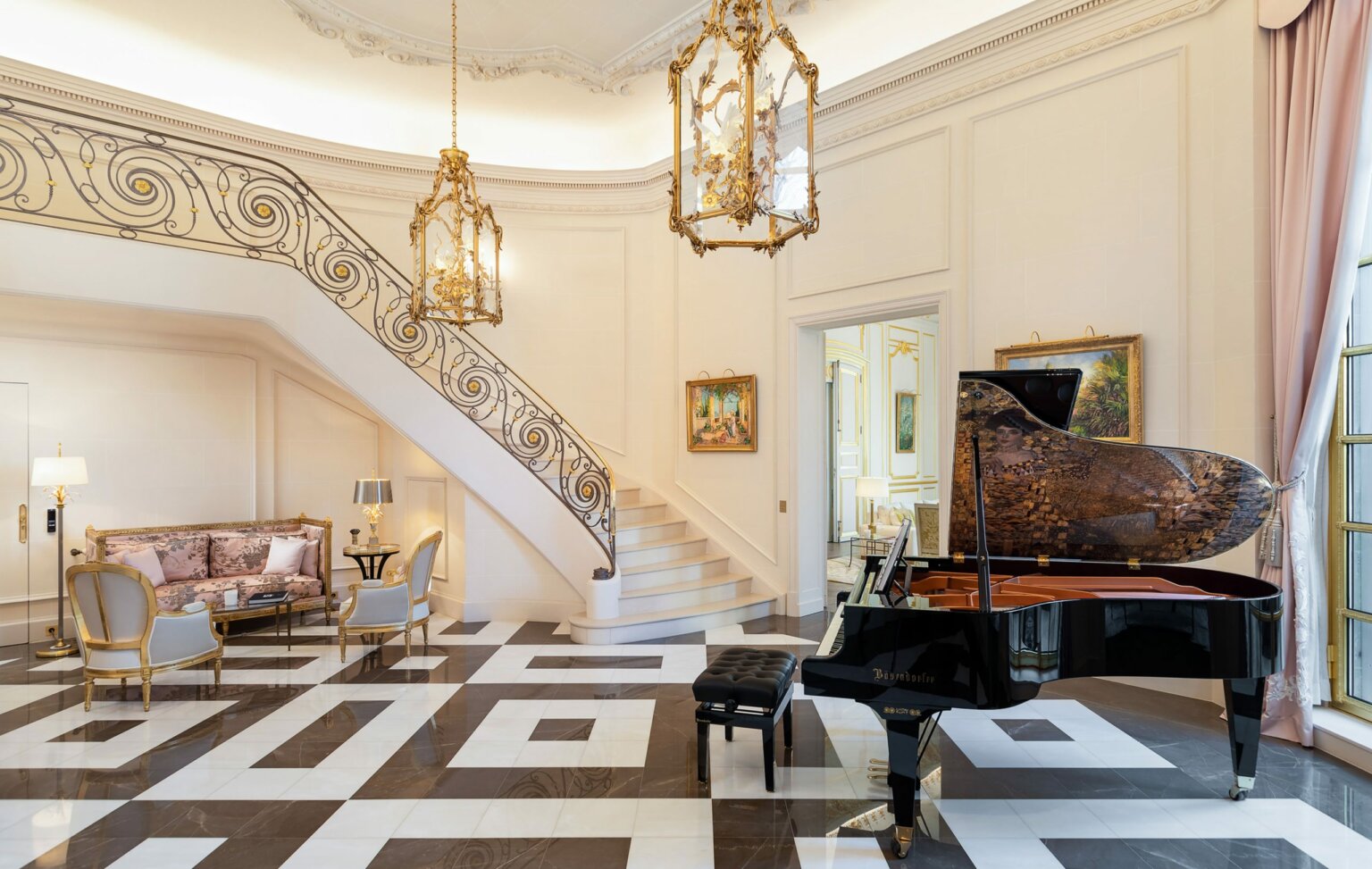 Eiffel Escape – COGEMAD